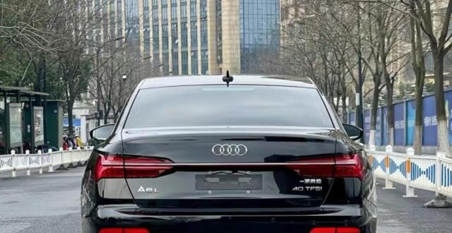 奥迪A6L新车变速箱顿挫、抖动，4S店：通病，只能等厂家更新软件_腾讯新闻