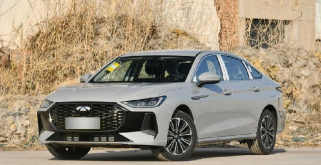 试驾奇瑞风云A8L：10.99万起售，两种动力可选_腾讯新闻