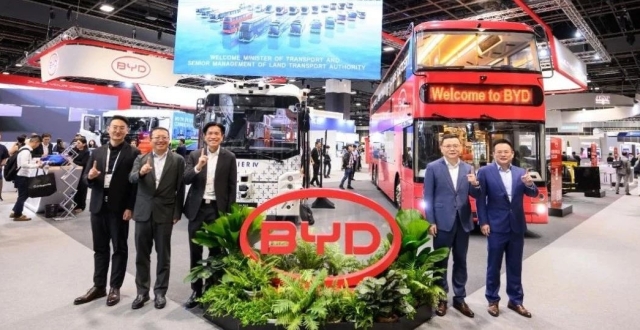 比亚迪又发新品，双层大巴B12DS首次亮相_腾讯新闻