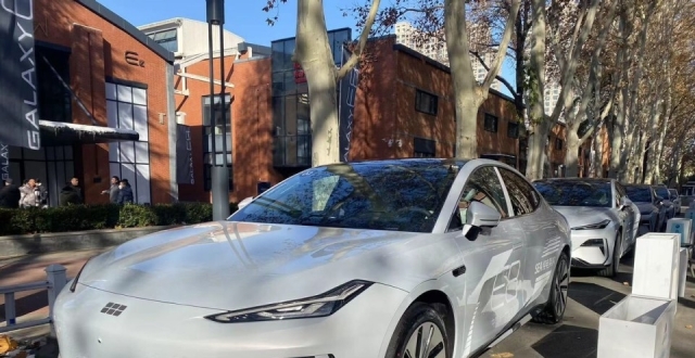 起售不足19万？800V超充+8295芯片，吉利最美银河亮相！_腾讯新闻