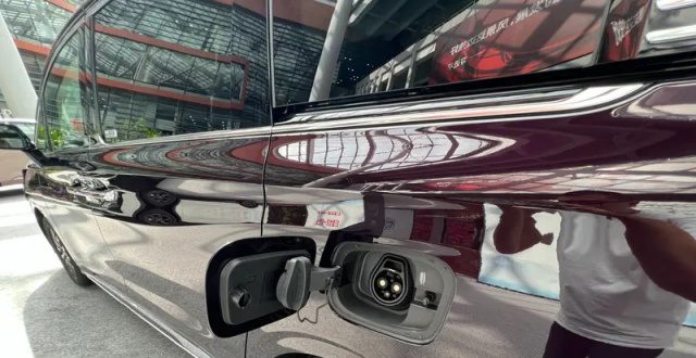 红旗HQ9 PHEV开启预售 36.0万元起/北京车展上市_腾讯新闻