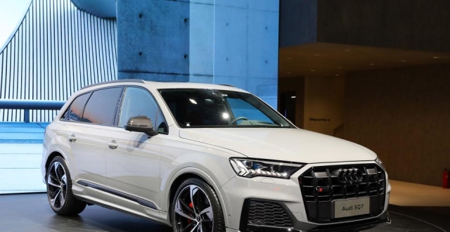 搭载4.0T V8发动机，奥迪SQ7暗夜骑士版上市售116.98万元_腾讯新闻