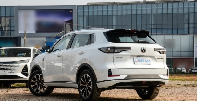 第三代CS55PLUS PHEV上市 补贴后7.99万元起_腾讯新闻