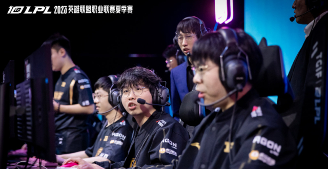 BLG2-1击败RNG，拿下第14胜！牙膏伤害爆炸，Bin团战乱秀_腾讯新闻