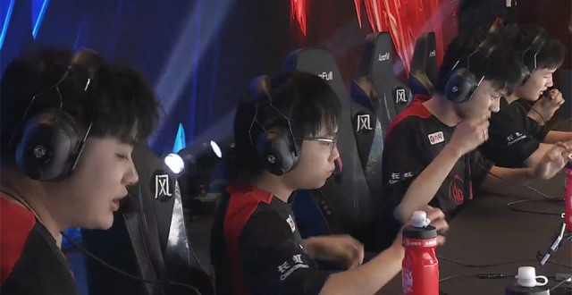 AG零封RNGM喜提两连胜，反超WB领跑三组，长生两连MVP_腾讯新闻