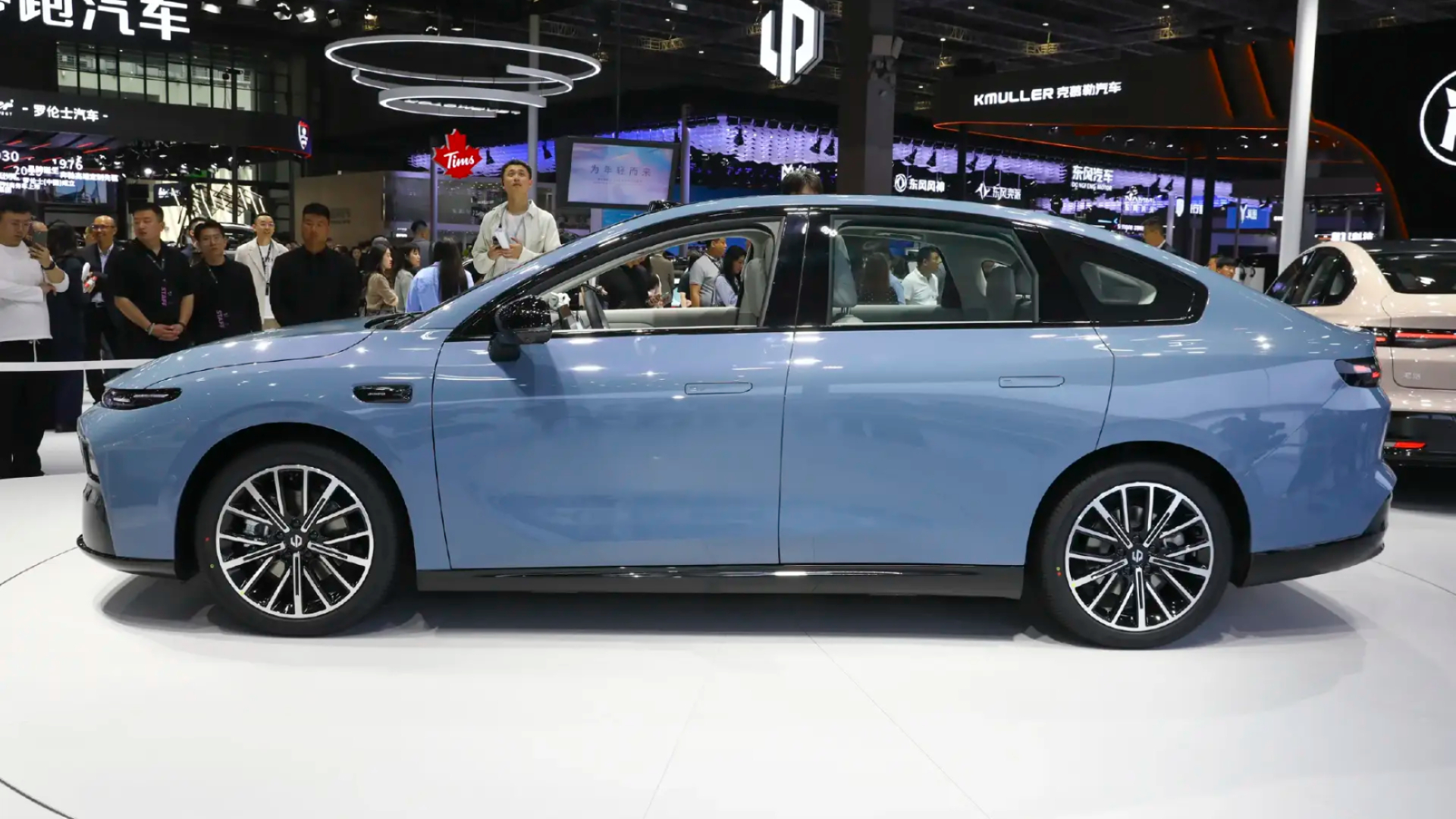 零跑B01：650km续航+激光雷达+8295，仅8.98万起！_腾讯新闻