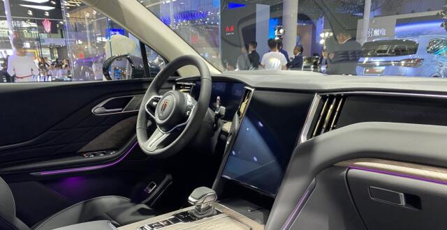 大空间豪华C级SUV，全新红旗HS7上市，售价25.58万起_腾讯新闻