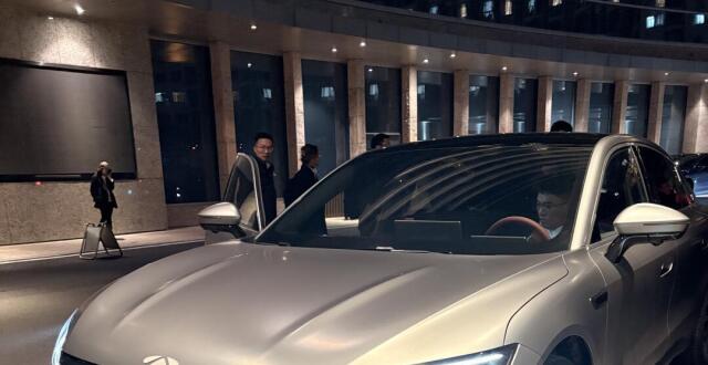 奇瑞风云A9街头首现，有气场有排面，车长超5米，续航2000km！_腾讯新闻