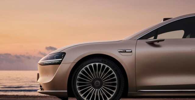 享界S9正式曝光！车长5160mm，4.3秒破百，要跟德系豪车抢市场？_腾讯新闻