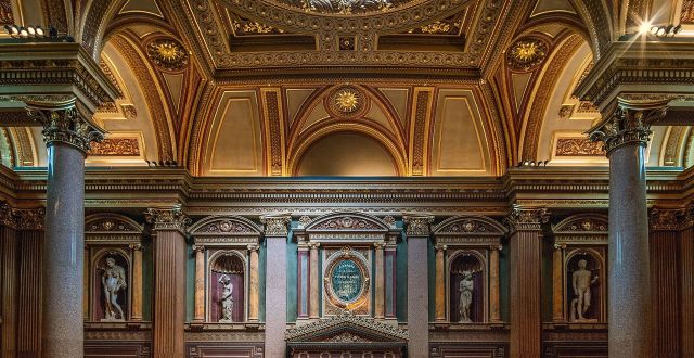 剑桥菲茨威廉博物馆馆长：收藏与未来的重塑_腾讯新闻