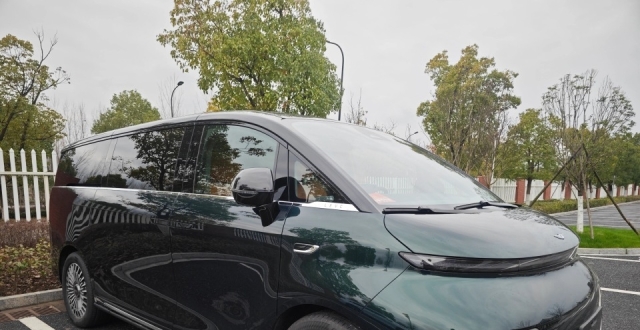 吉利翼真L380实车现身，个性不输理想MEGA，配8座+续航650km_腾讯新闻