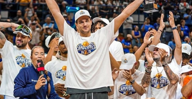 21年篮球生涯首冠！37岁加里纳利荣膺FMVP：高举奖杯激情庆祝_腾讯新闻