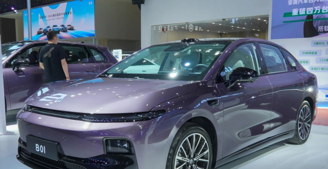 剑指秦PLUS和M03！零跑B01预售10.58万起，650km续航谁压力更大？_腾讯新闻