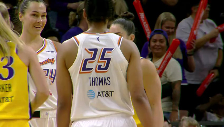 NBA季后赛西部半决赛：掘金106-149雷霆G2丨双塔连线势不可挡 霍姆格伦妙传助飞哈滕轰炸禁区_腾讯新闻