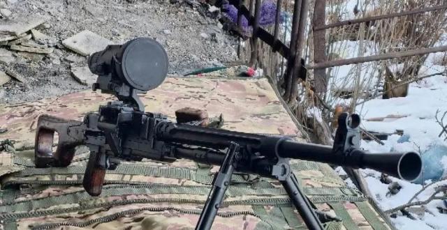 俄乌武装冲突神秘机枪现身：苏联时代实验型号 穿越时空再上战场_腾讯新闻