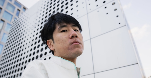 GALA烬精准华彩定点控人，LNG击败TL拿下S14首胜_腾讯新闻