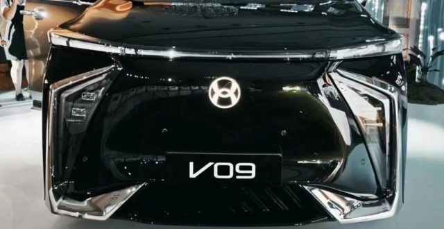 盯上“独角兽”纯电MPV合创V09如何做“新贵”？_腾讯新闻