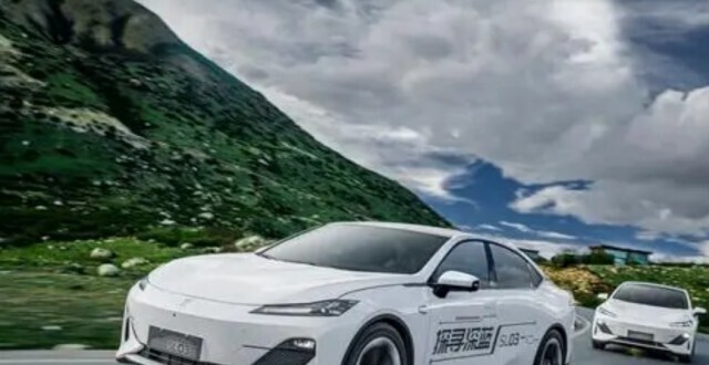 深蓝SL03/S7荣耀版上市 价格下调_腾讯新闻