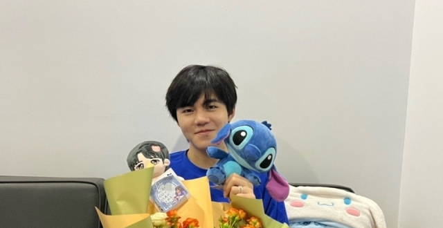 老队友纷纷下场，诺言站花海，Alan和稀泥，Fly祝猫神拿FMVP_腾讯新闻