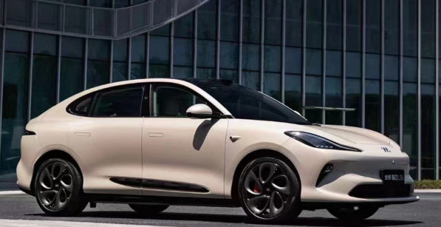 智己 LS6 纯电 SUV 开启首批交付，21.69 万元起_腾讯新闻