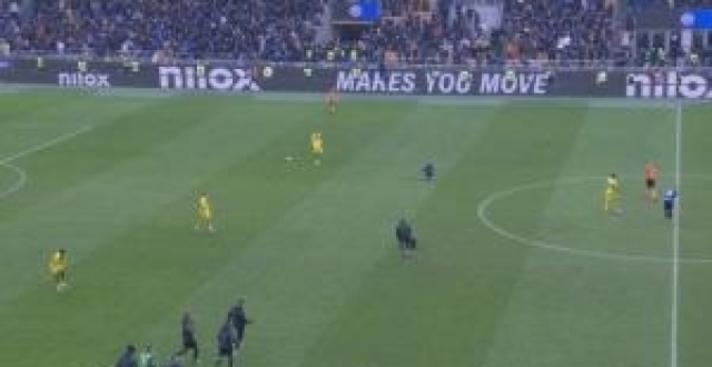 逆天剧情！第102分钟比赛终于结束，国米场下将士集体入场庆祝_腾讯新闻