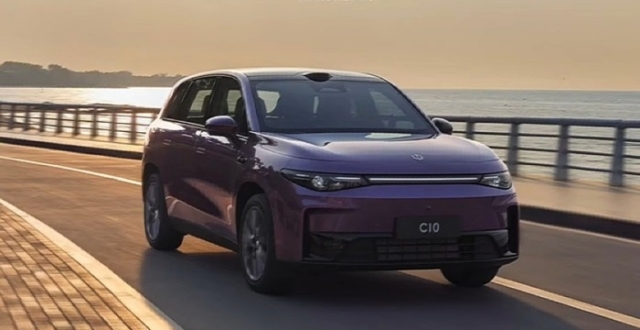 2026款零跑C10正式上市：激光雷达+800V快充，12.28万元起_腾讯新闻