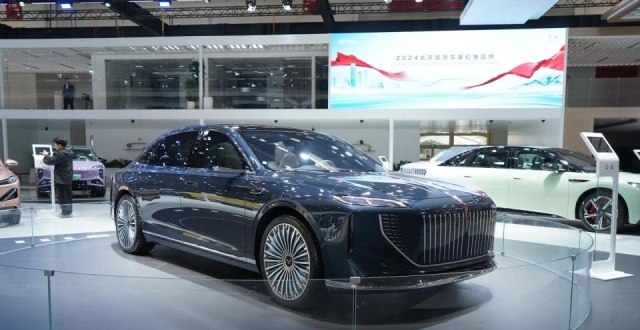 感觉像是H9电动版，红旗E702概念车北京车展首发亮相_腾讯新闻