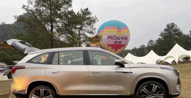 荣威RX9/新款iMAX8上市，旗舰品质重获消费者“芳心”？_腾讯新闻