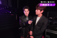 声鸣远扬2025丨后台直击：后台采访何老师被“折磨”的感受？_腾讯新闻