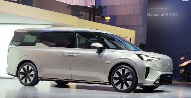 沃尔沃首款纯电MPV EM90发布：基于SEA浩瀚平台打造，车长超5.2米_腾讯新闻