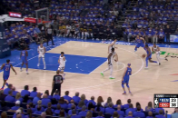 NBA季后赛：灰熊vs雷霆G2丨动作行云流水！杰威见缝插针突破上篮得心应手_腾讯新闻