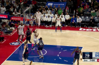 NBA常规赛：快船vs76人丨打个时间差 肯扬马丁空中躲过祖巴茨扣篮得手_腾讯新闻