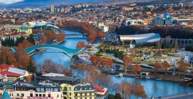 格鲁吉亚曾是俄罗斯的兄弟，为何会被俄占3块地？今只收复了1块_腾讯新闻