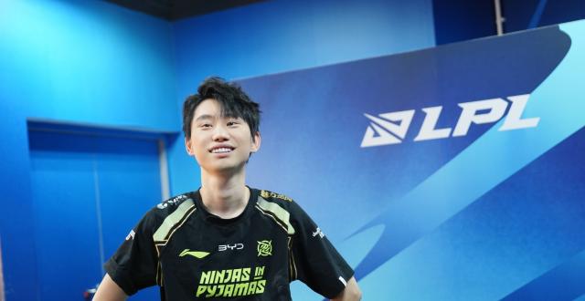 Doinb荣膺MVP老婆落泪，官方公布票型，姿态成唯一未投Doinb之人_腾讯新闻