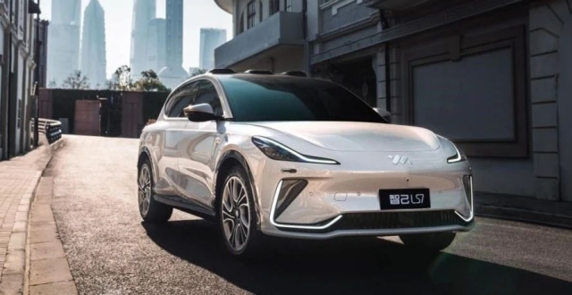 35万预算放弃蔚来ES6选择智己LS7？这才是明智之选！_腾讯新闻