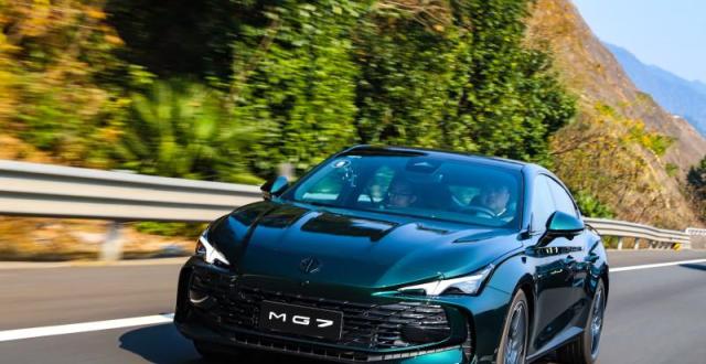 261马力+溜背车身 优雅与运动的双面人生 试驾MG7_腾讯新闻