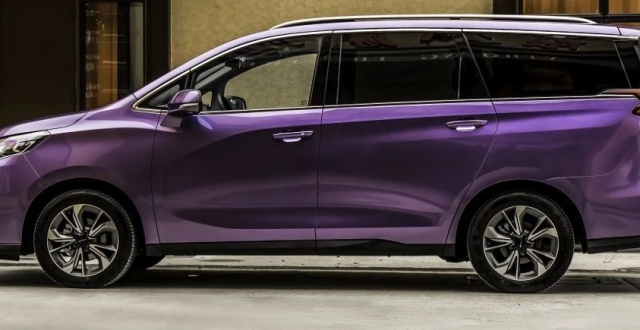 7万买MPV！二排独立座椅，能拉八个人，油耗才6L，比SUV实用，比轿车舒服！_腾讯新闻