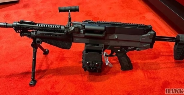 黑克勒-科赫公司展示HK421机枪 由MG5发展而来 重量更轻性能更强_腾讯新闻