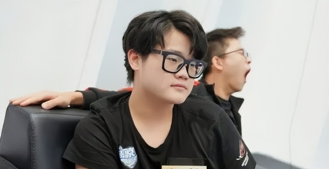 KPL19日挂牌名单汇总，RW侠最粗大腿准备离开，DYG七人挂牌_腾讯新闻