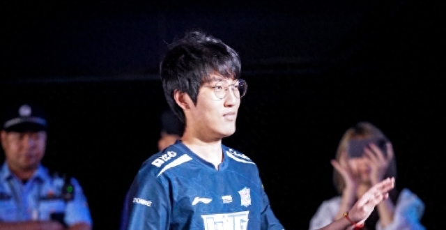 S13：WBG事件升级，小虎公开道歉，Theshy发言“我已经老了”_腾讯新闻