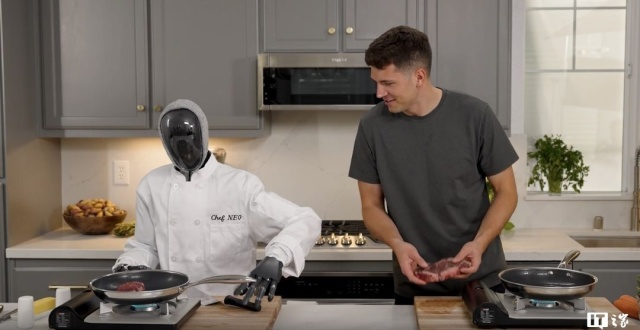 人形机器人变身“大厨”煎牛排，OpenAI押注的1X公司展示新技能_腾讯新闻