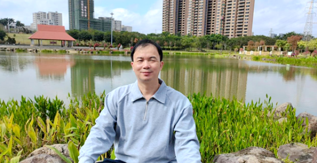 诗歌时刻丨施保国：春天被一眼认出，被千红万紫安排着_腾讯新闻