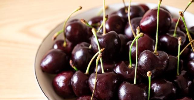 车厘子行业面临“空前绝境”？何必误读丨九派时评_腾讯新闻