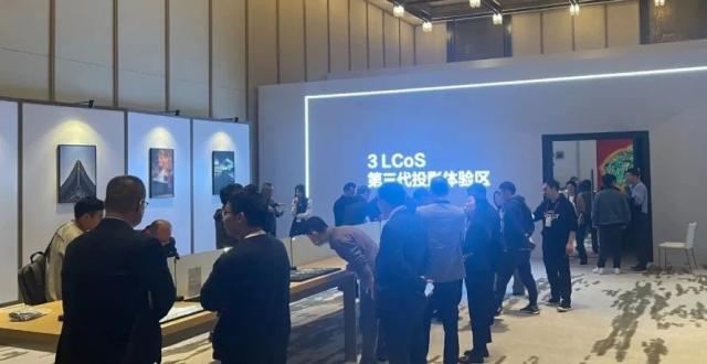 “神秘”大佬助力，国产首款3LCoS投影机又有了“新情况”_腾讯新闻