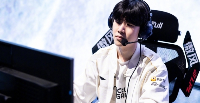 LPL今夕是何年！TheShy登顶历史第一，最佳阵容公布，JKL成为赢家_腾讯新闻