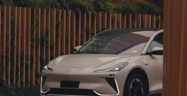 新势力豪华SUV对决：智己LS7对比蔚来ES7谁更超值？_腾讯新闻