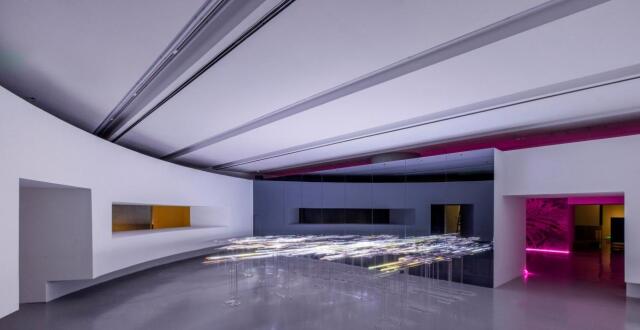 Creative Machine首次在中国亮相！“跨越六十年：人工智能的创意之火”展览启幕_腾讯新闻