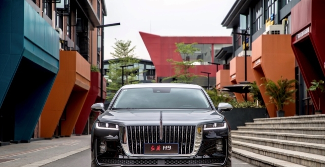 豪华中大型轿车怎么选？红旗H9对比奔驰E级与奥迪A6L_腾讯新闻