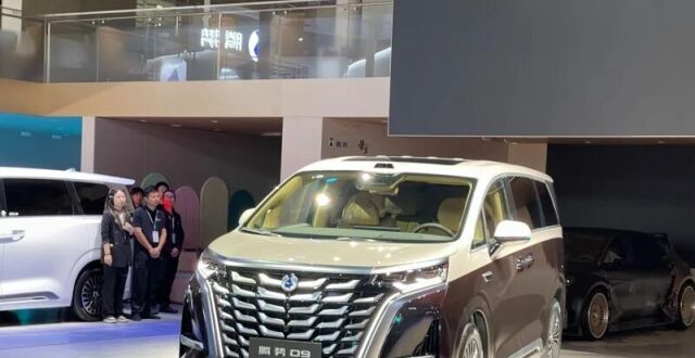 旗舰再进化！腾势D9新增四款车型上市，30.98万起 ，还首搭智能防晕车系统？_腾讯新闻