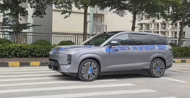 腾势N8L实车曝光，大过问界M8+天神之眼B，三电机925马力+云辇-A_腾讯新闻